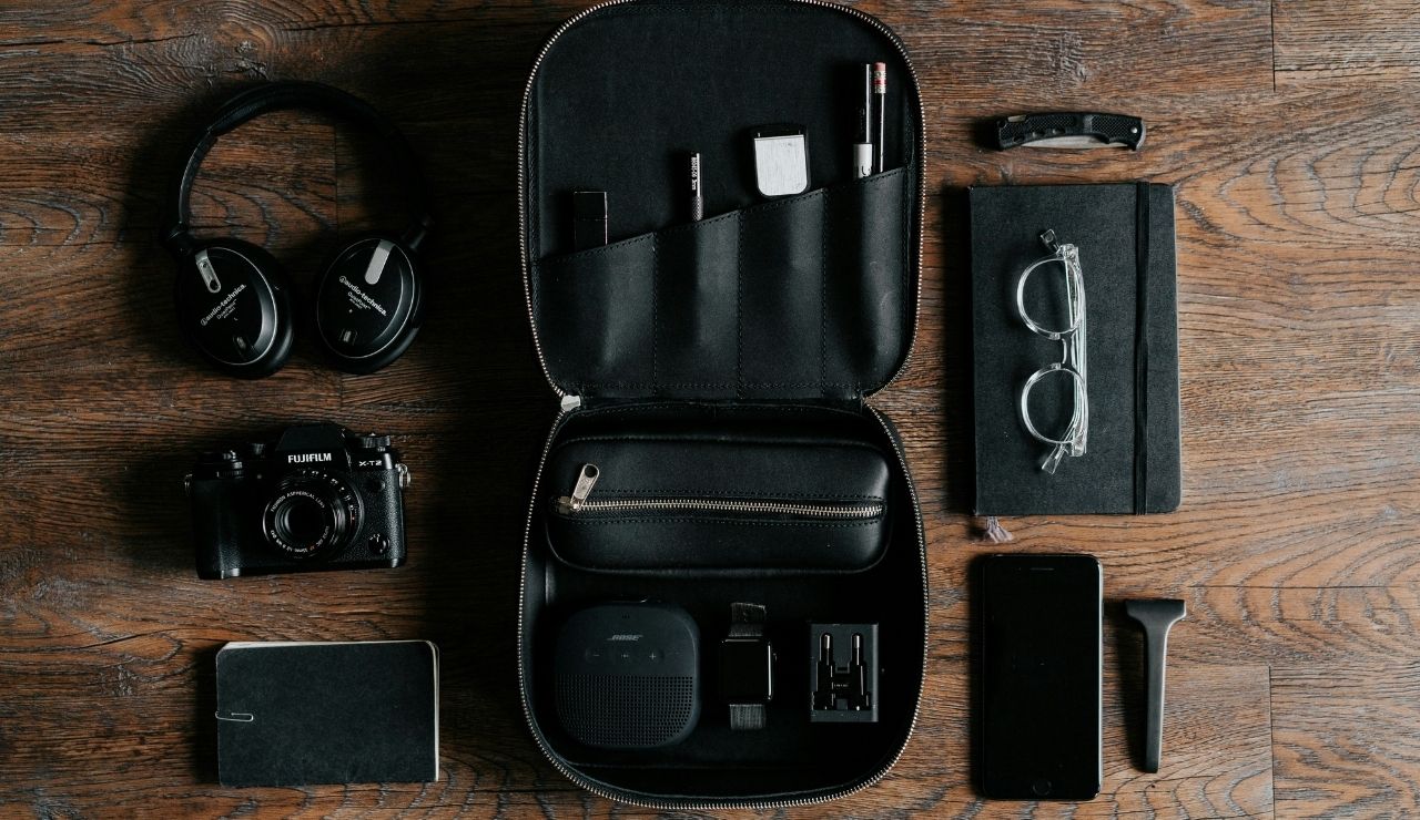 8 Must-Have Travel Gadgets To Carry On Every International Trip ...