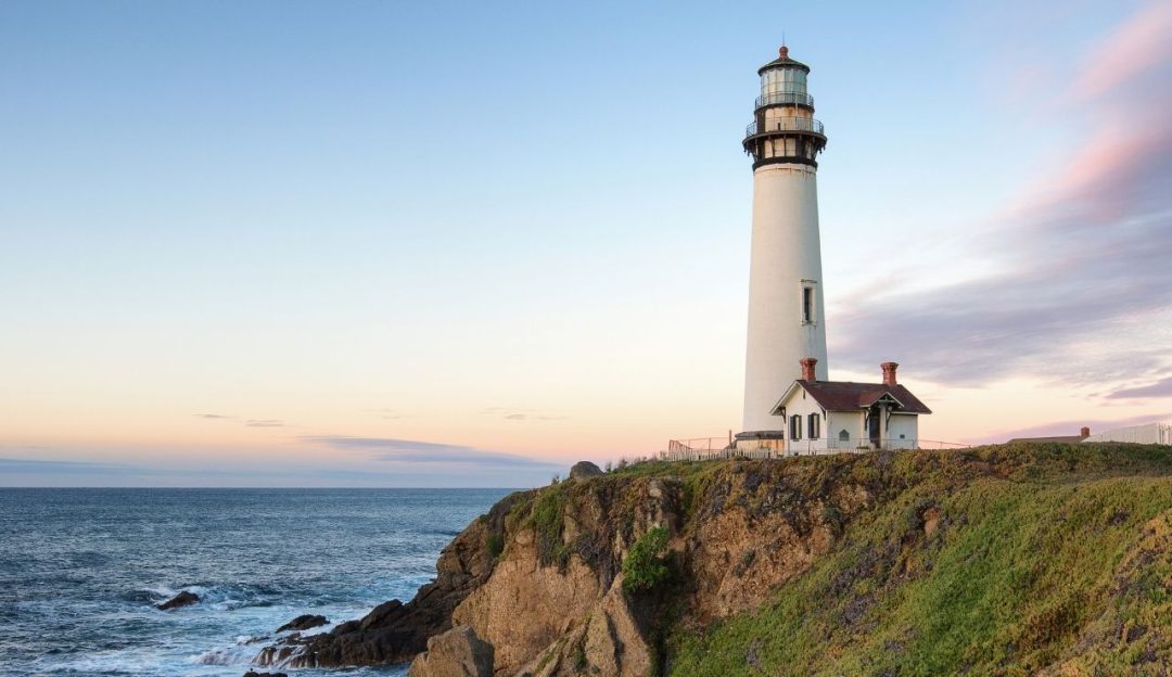 18 Iconic Lighthouses That Mark the Nation’s Shores | Backroad Planet