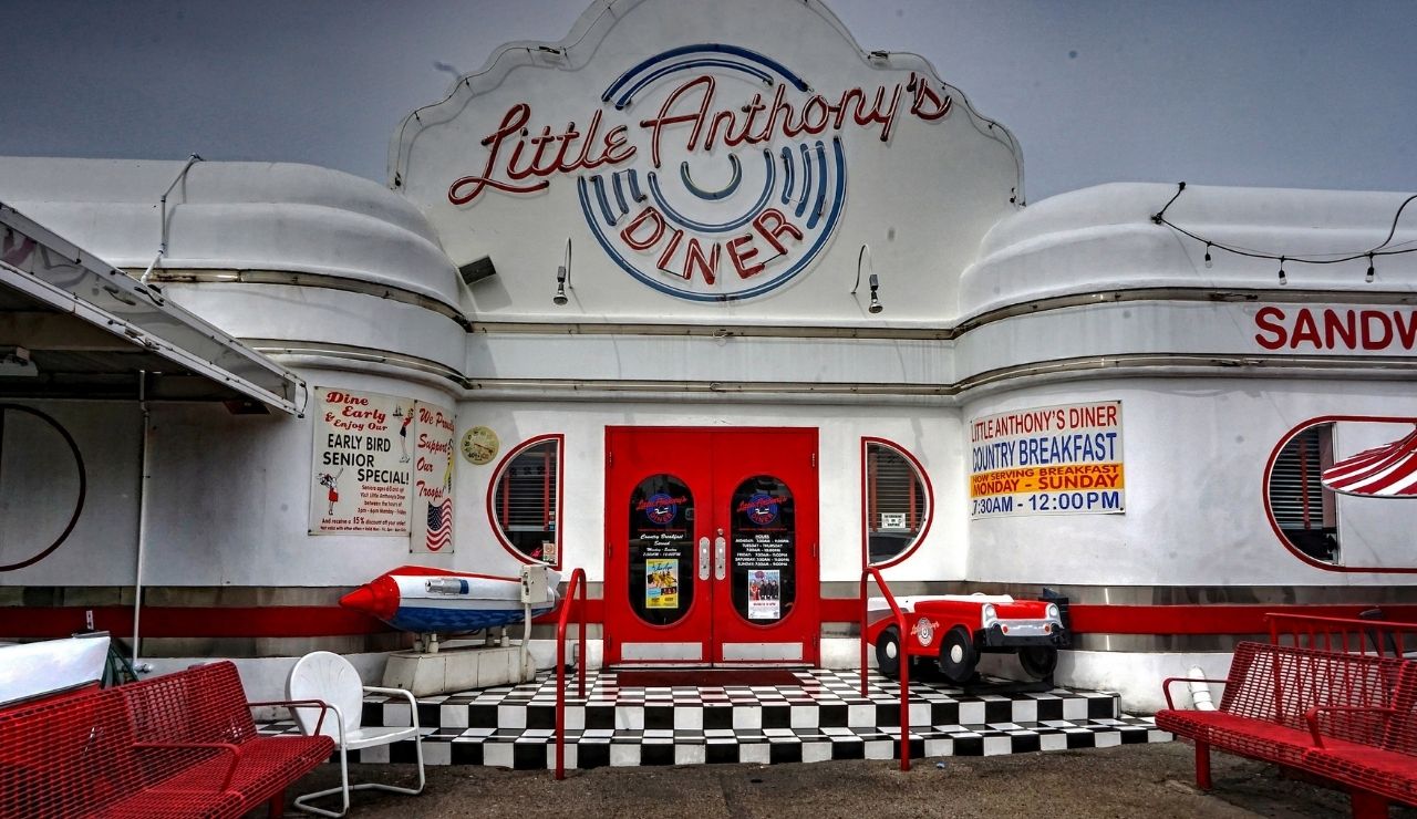 15 Unusual Roadside Eateries With Local Charm | Backroad Planet