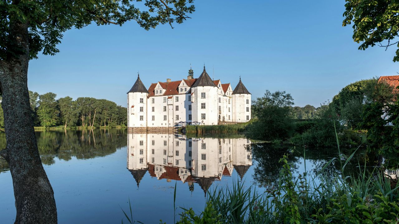 12 Famous Movie Filming Locations Said to Be Haunted in Real Life ...