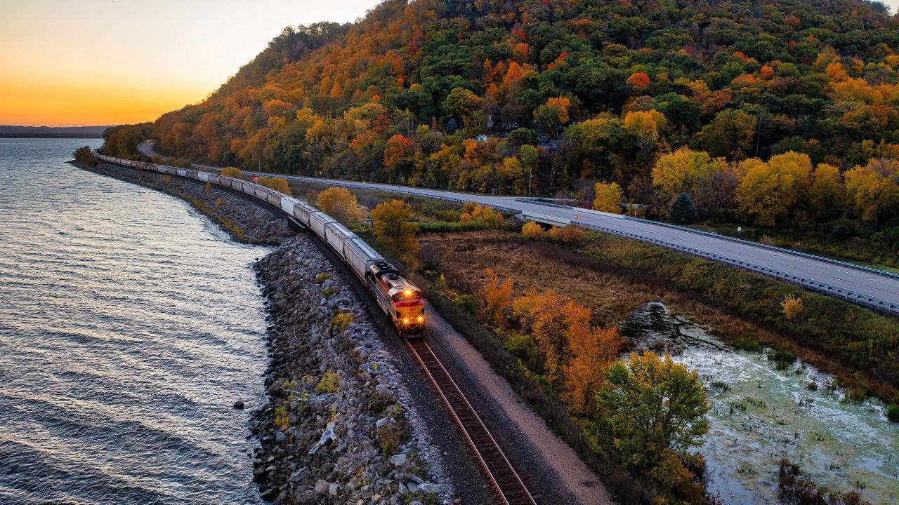 12 Scenic Fall Train Rides to Book Across the US | Backroad Planet