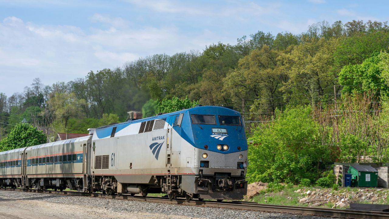 How To Get An Amtrak Superliner Roomette For Cheap | Backroad Planet