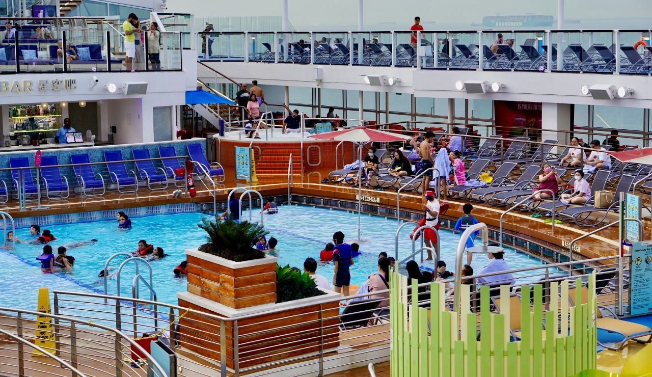 10 Must-Have Essentials for Your Next Cruise | Backroad Planet