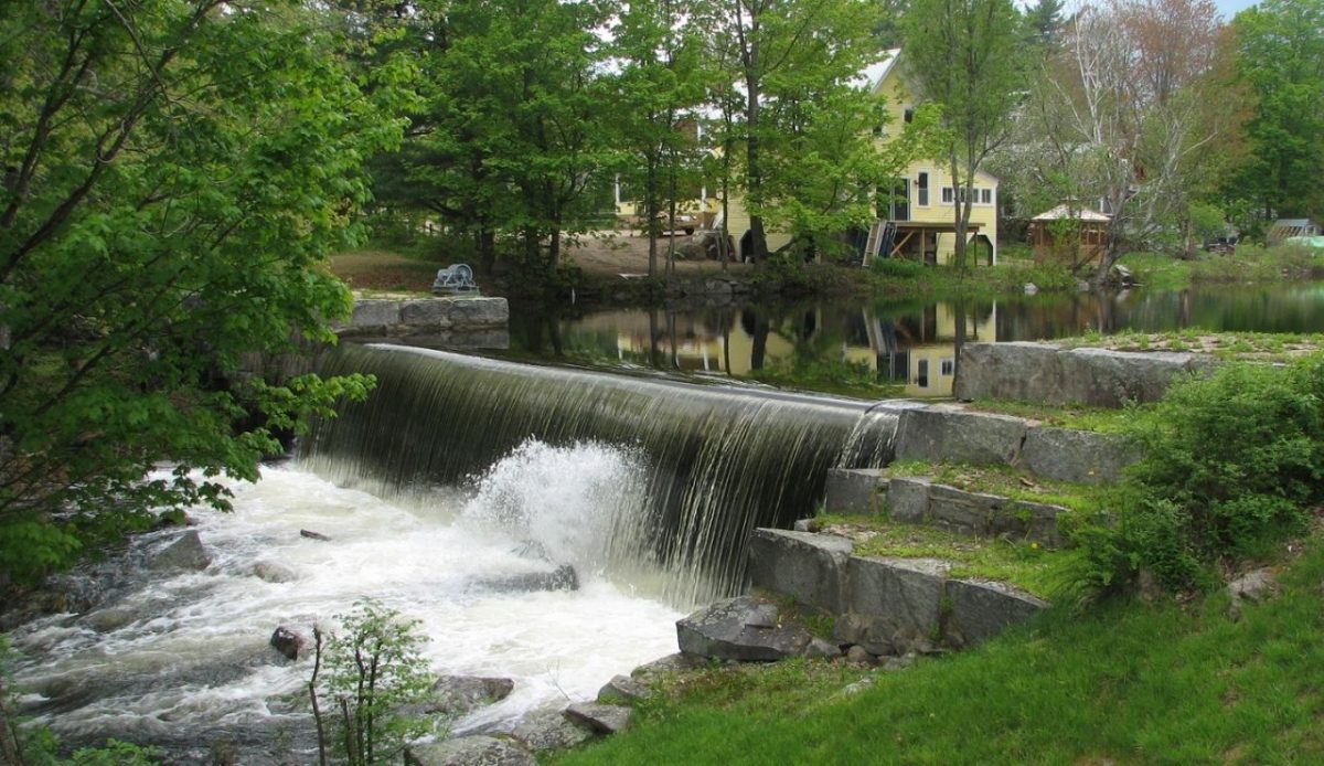 8 White Mountain Towns Families Prefer Over North Conway’s Holiday ...