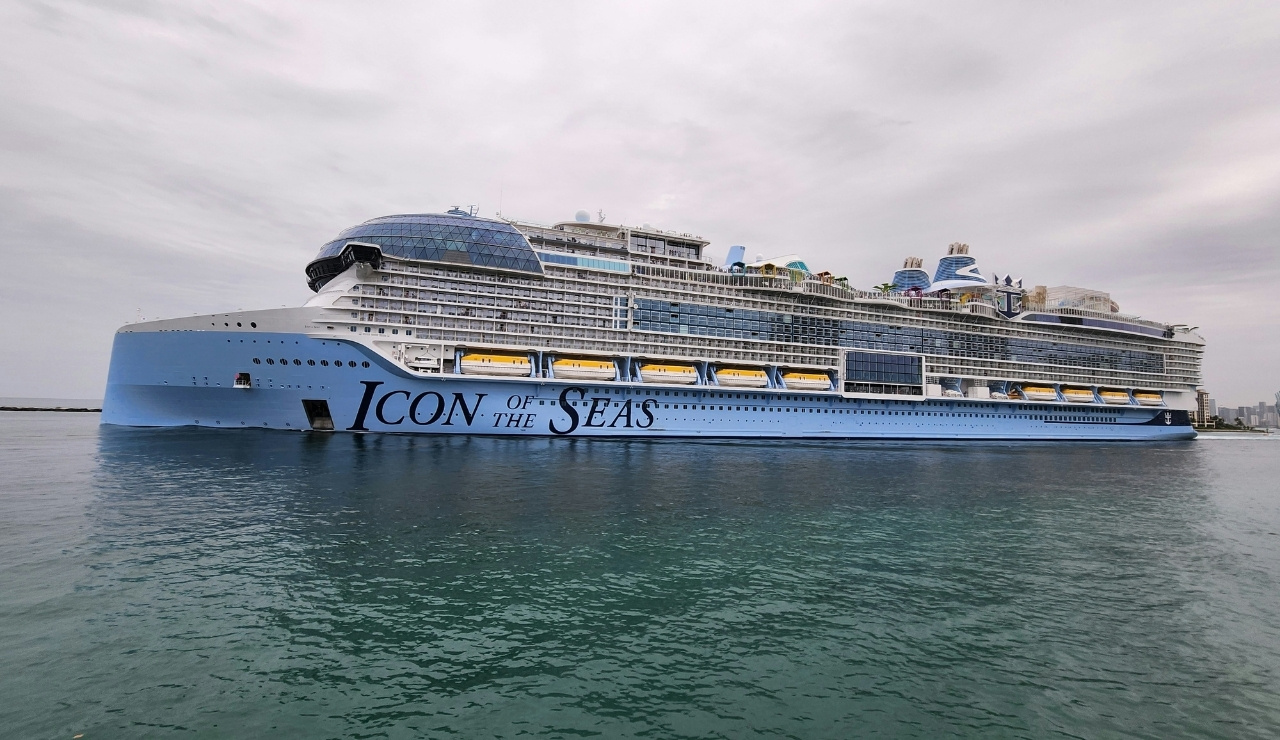 10 Largest Passenger Ships Ever Built Ranked | Backroad Planet
