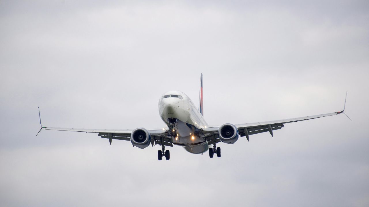 What Airplane Lights Mean and Why They Matter During Your Flight+ ...