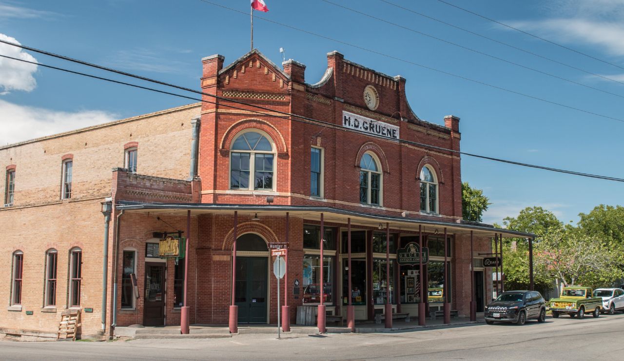 7 Charming German-Inspired Neighborhoods in America Keeping Old ...