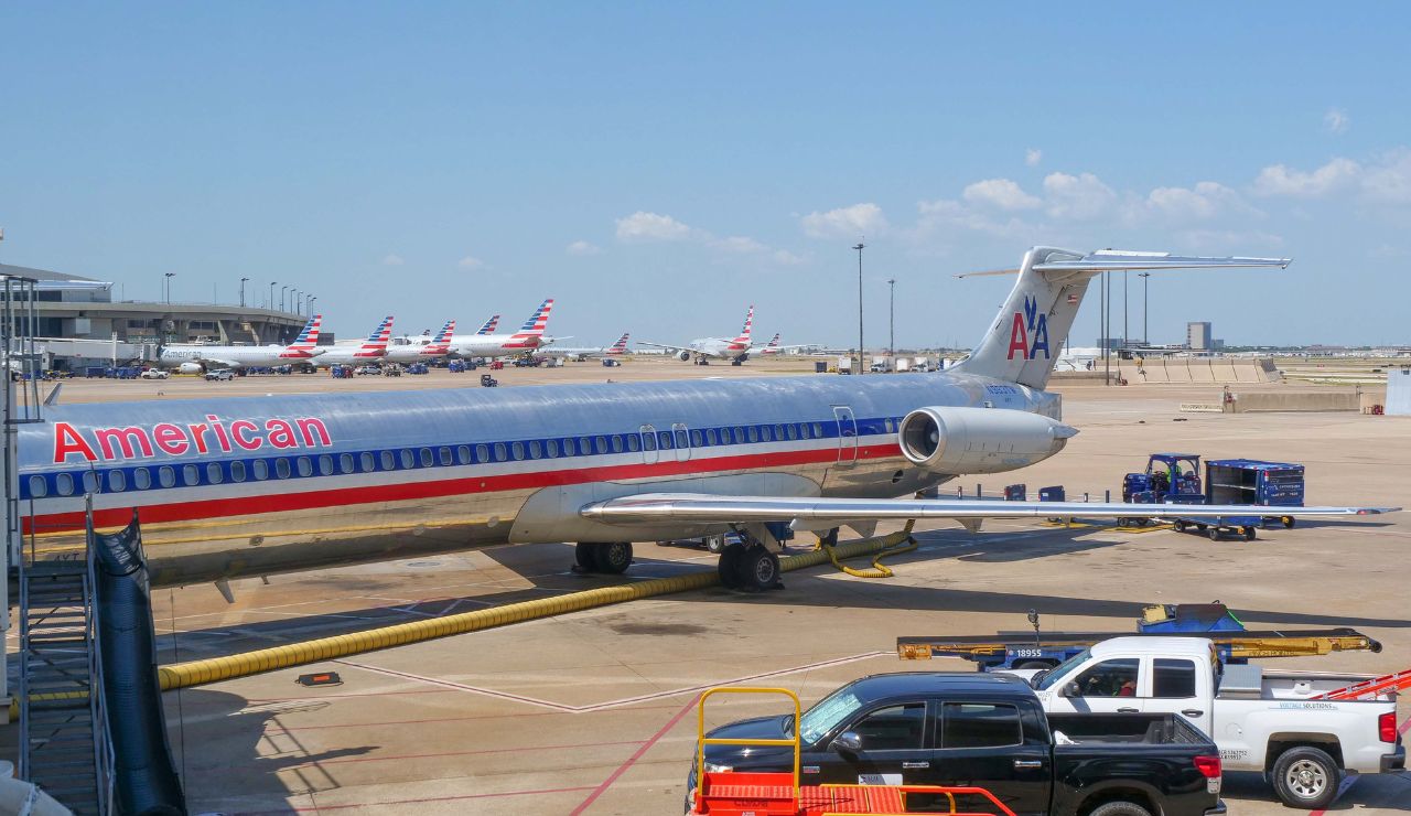 7 Longest Commercial Runways in the U.S. You Can Actually Visit ...