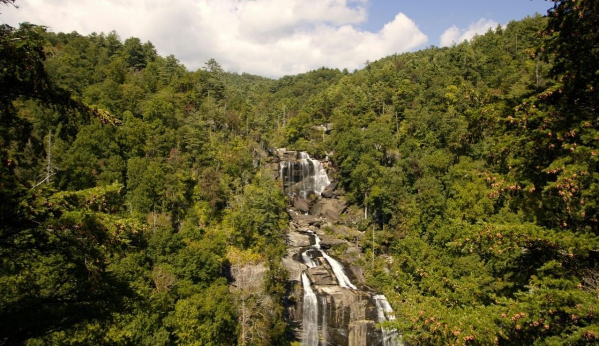 The U.S. Fall Destination Everyone’s Flocking to for Its Waterfalls and ...