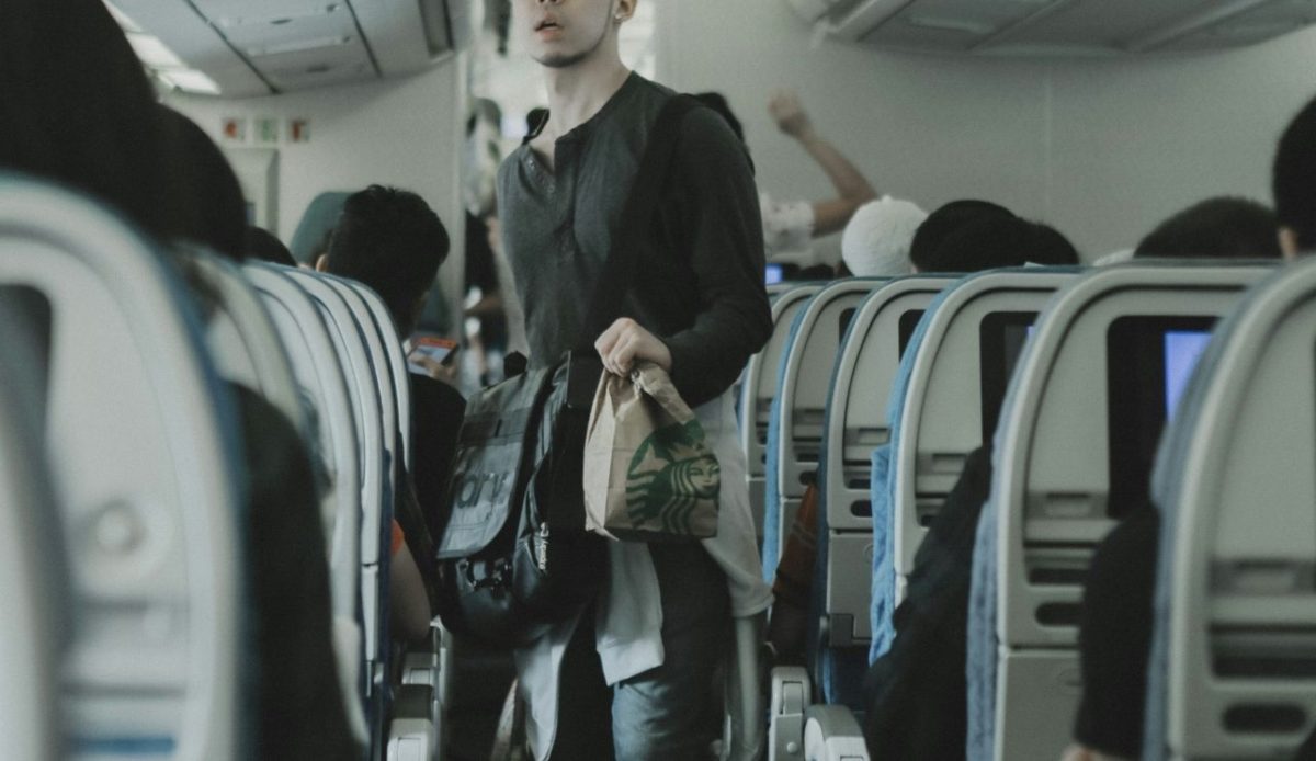 9 Well-Meaning Passenger Habits That Backfire on Flights | Backroad Planet