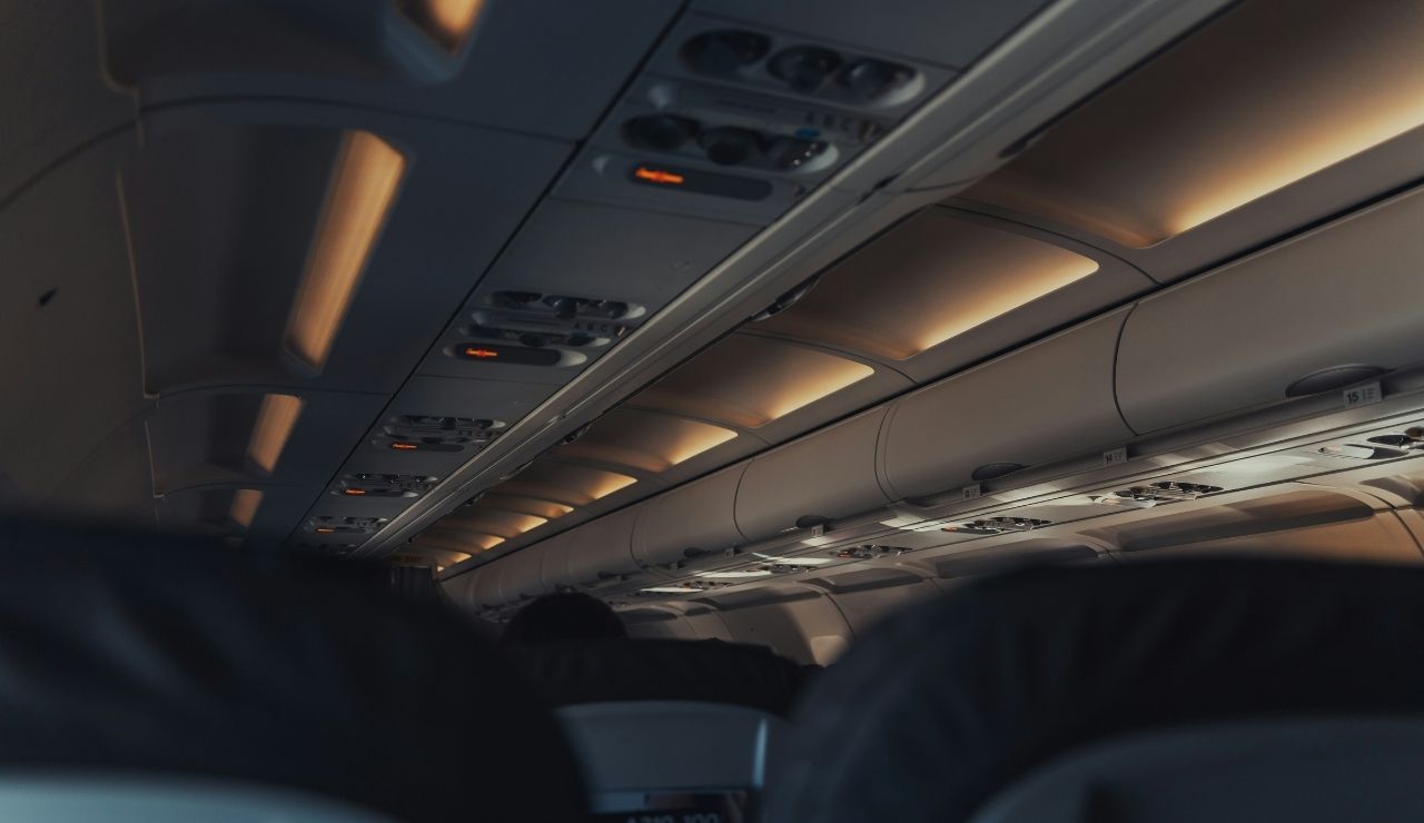 The Real Reason Airlines Dim Cabin Lights During Takeoff and Landing ...