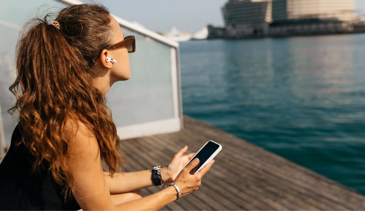 What to Know Before Using Cellular Service at Sea on Your Next Cruise ...