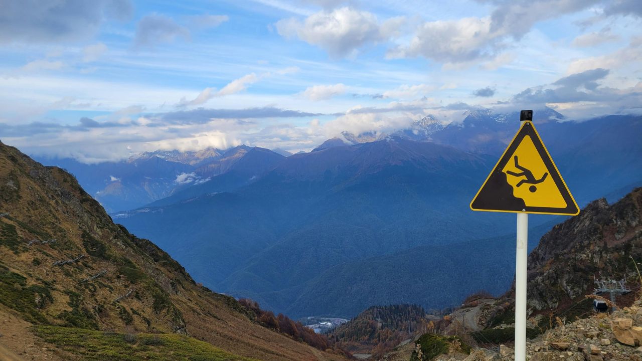 15 Dangerous Trails With Serious Warnings | Backroad Planet