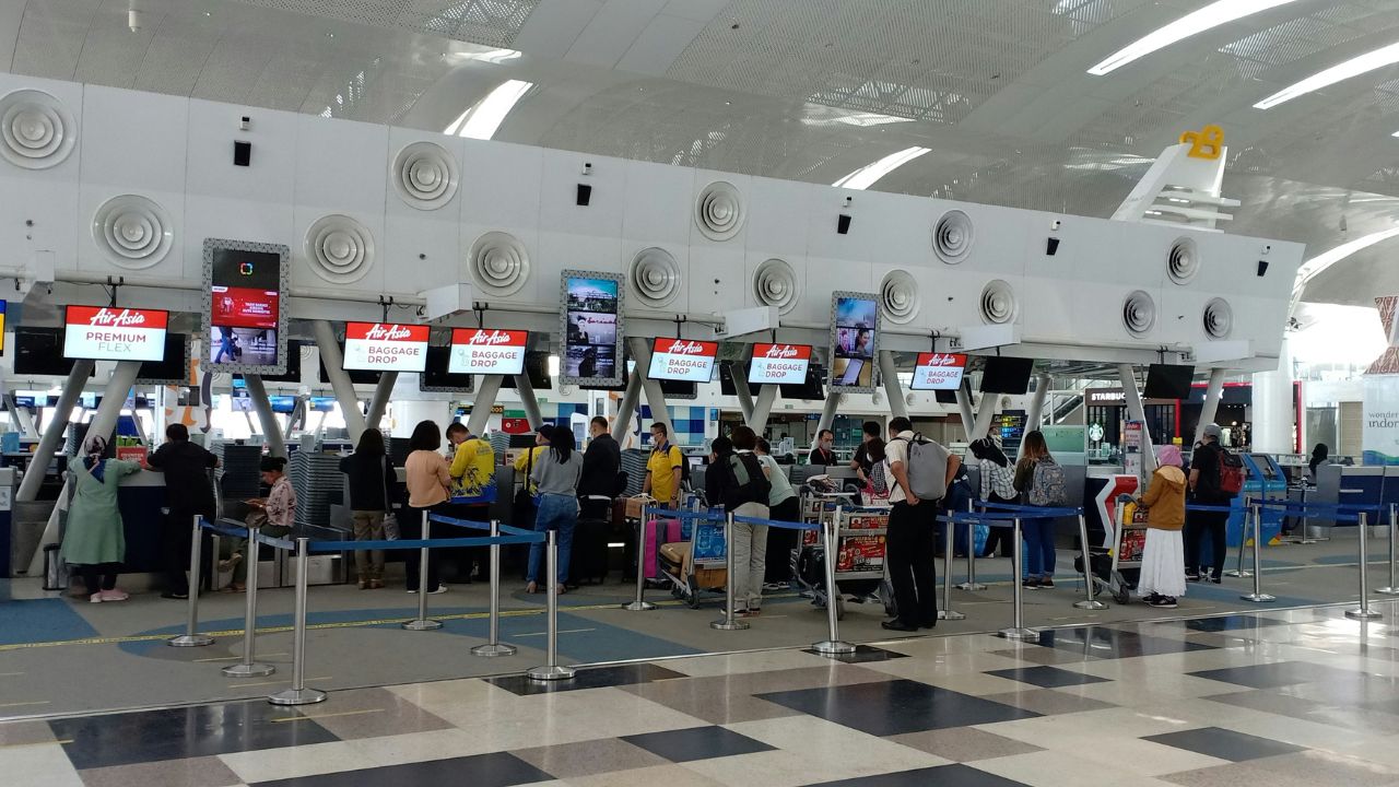 10 Flight Check-In Mistakes That Can Cost You Your Seat, According to ...