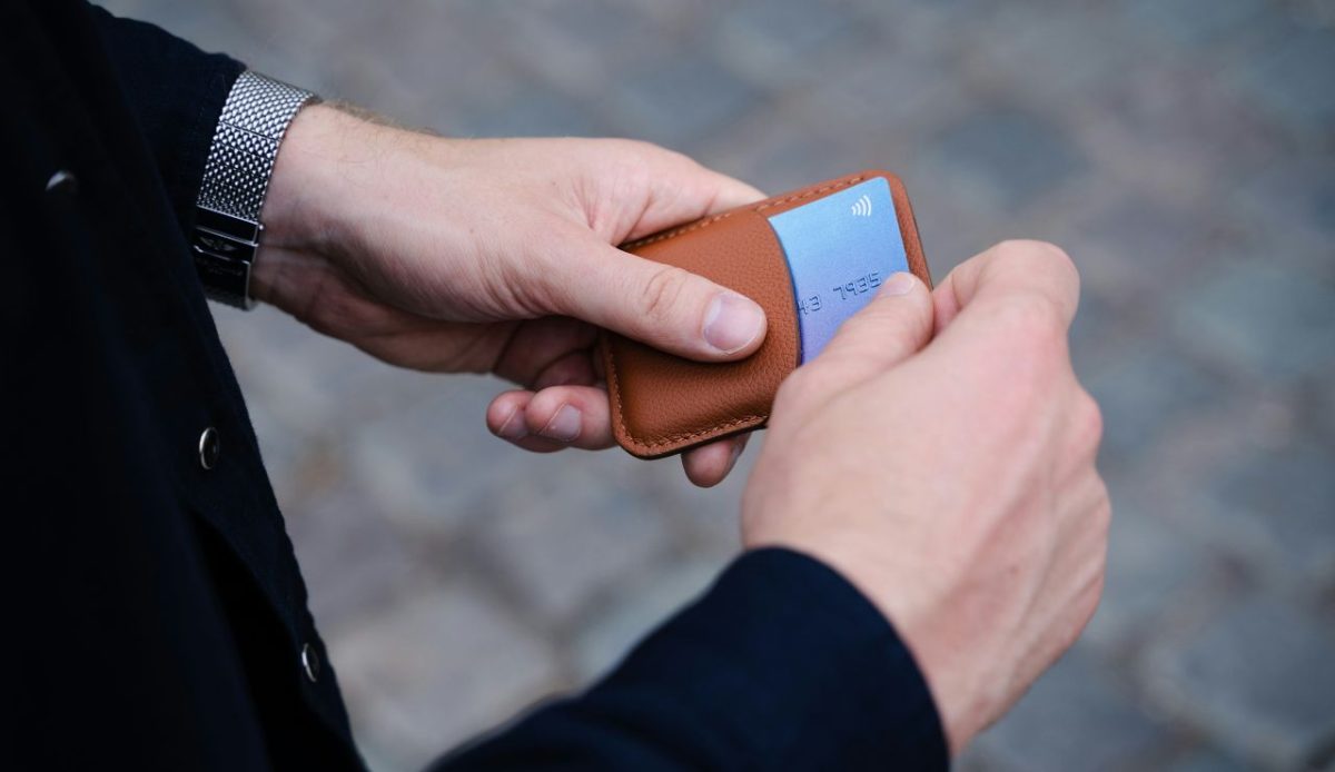 How Savvy Travelers Score First Class Flights Without Paying Full Price ...