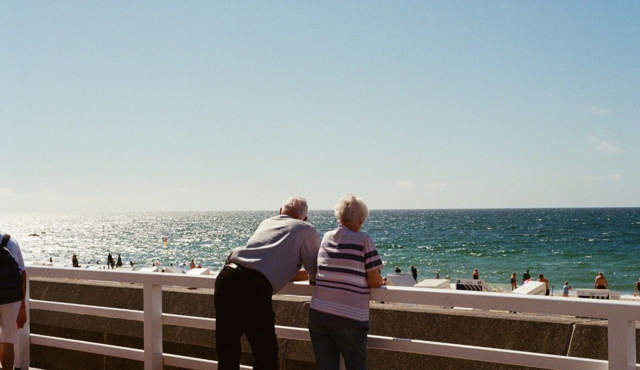 11 Reasons Retirees Regret Moving to Beach Towns | Backroad Planet