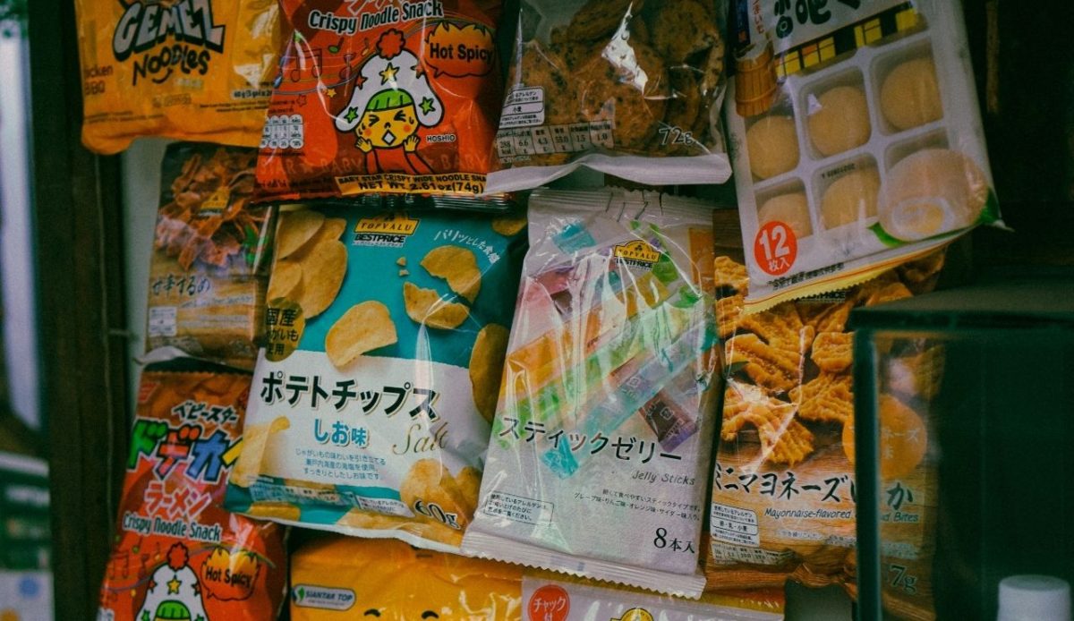 How Airlines Really Decide Which In Flight Snacks You Get | Backroad Planet