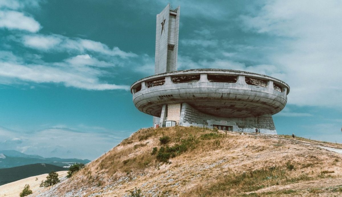12 Iconic Architectural Landmarks Slowly Falling Into Ruin | Backroad ...