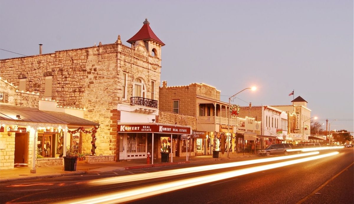 9 Charming Country Towns With the Most Beautiful Walkable Streets ...