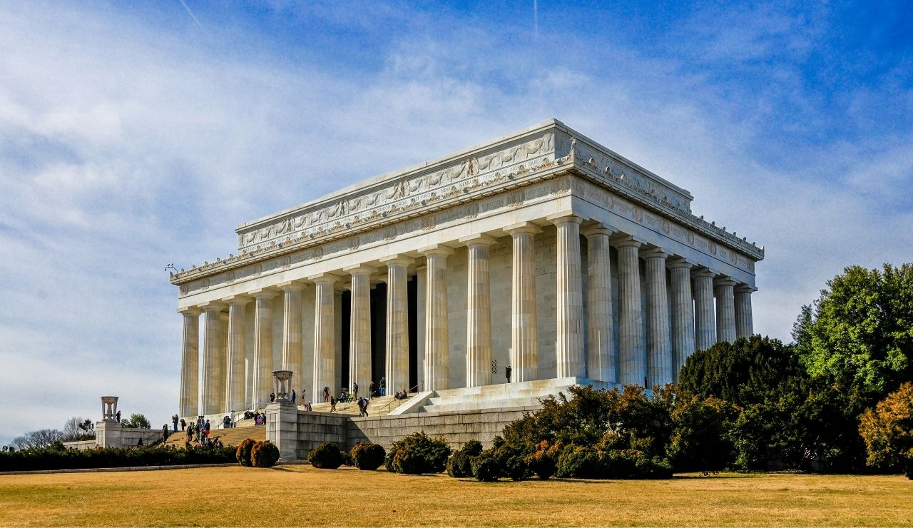 12 U.S. Landmarks That Have Struggled With Vandalism for Years ...