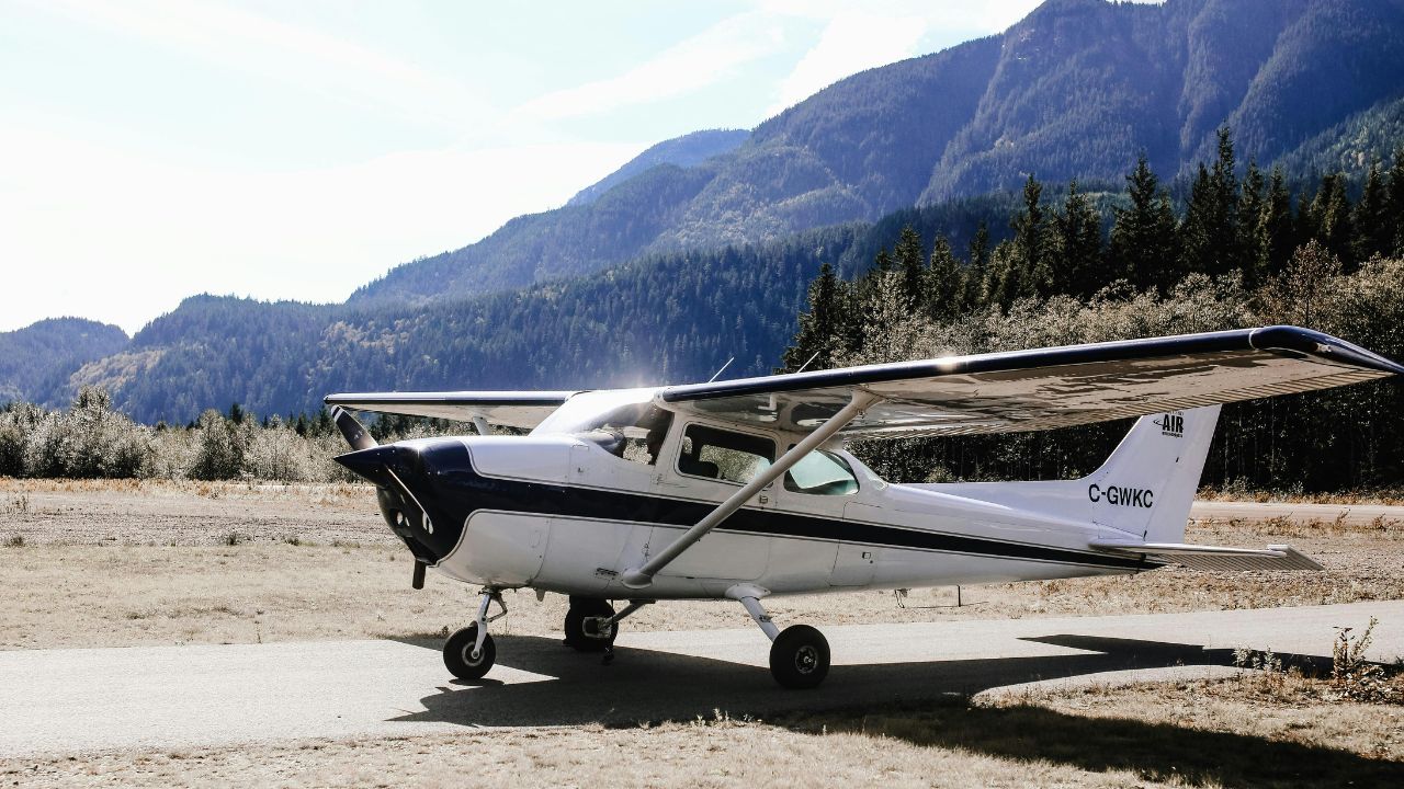 What Most Travelers Do Not Understand About Flying Small Planes ...