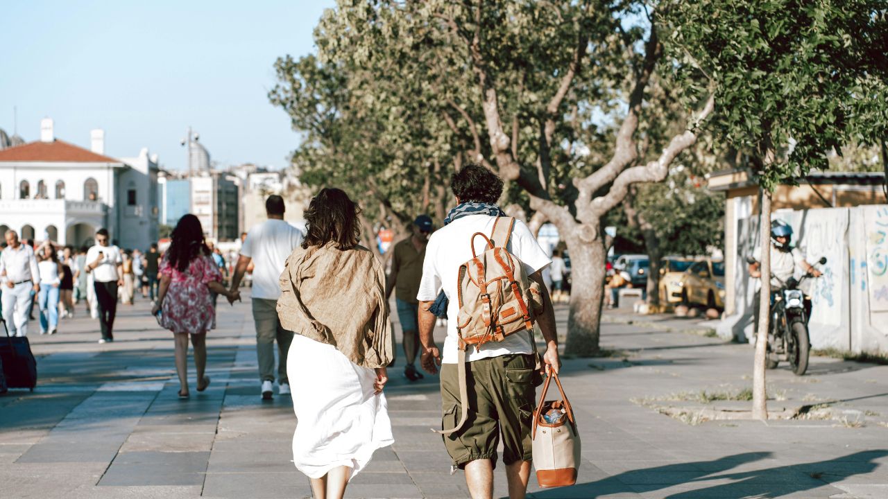 9 Subtle Things Locals Instantly Notice About Tourists In Low-Income ...