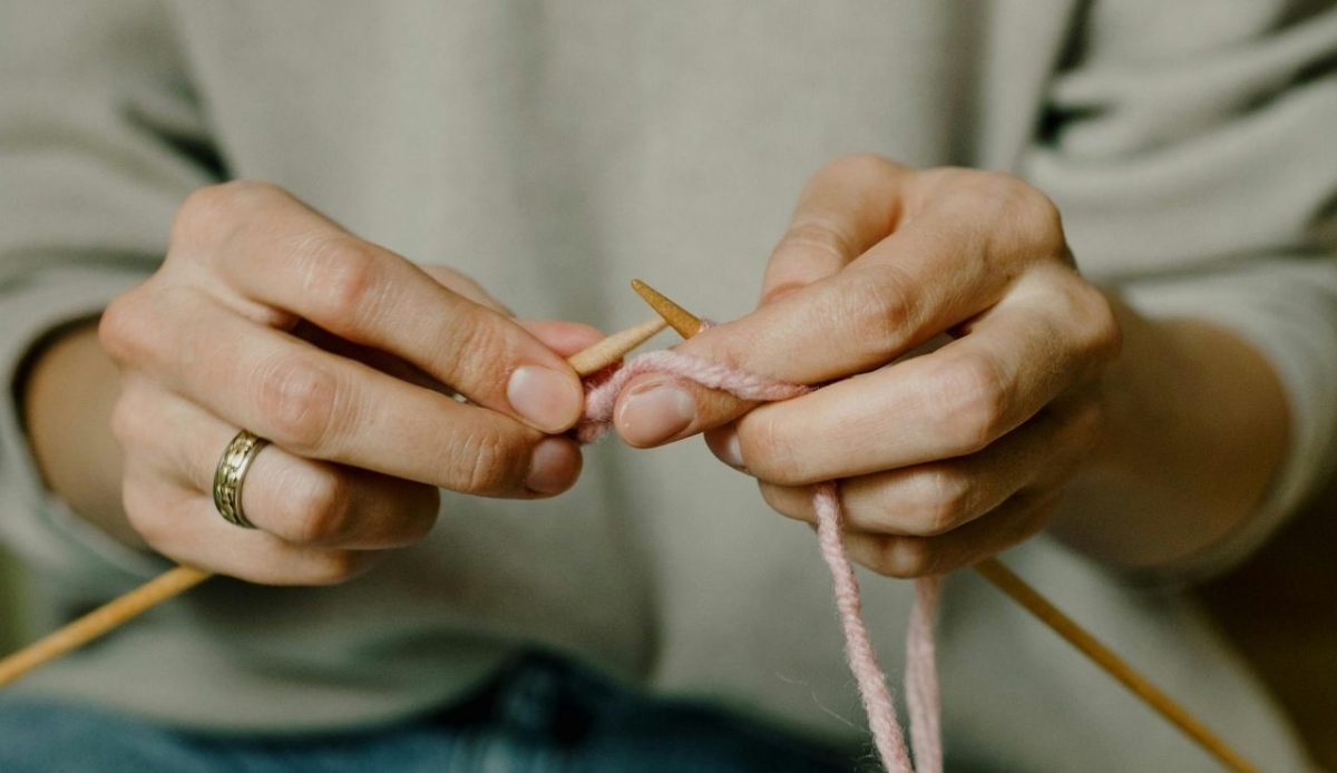 7 Inflight Habits Passengers Find Strange But Airlines Still Allow ...