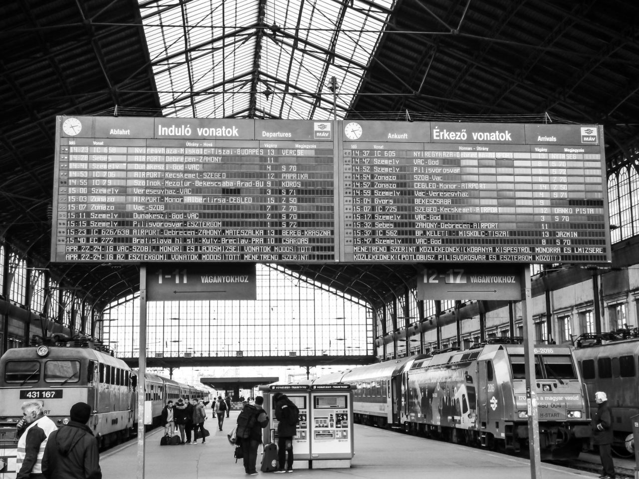 5 Train Platform Mistakes That Make Travelers Miss Connections They ...